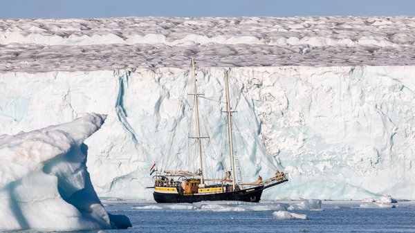 Spitzbergen Reisen • Svalbard intensiv erleben | ContrasTravel